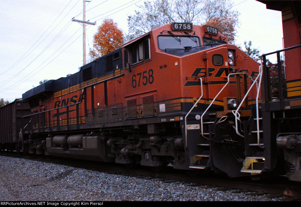BNSF 6758